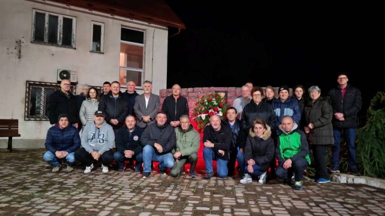 BROD MORAVICE – VIJENAC I SVIJEĆE ZA DAN SJEĆANJA – Klub 138.br HV